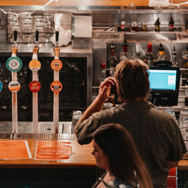 Brighton Metro Hotel - Buffet, Sports Bar & Beer Garden